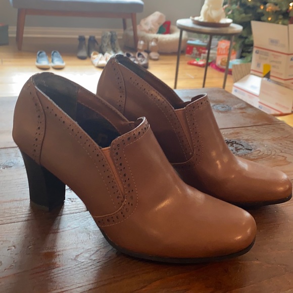 Rialto | Shoes | Rialto Zinora Ankle Booties Heels Brown Size 85 | Poshmark